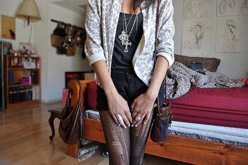 .: Meia calça rasgada