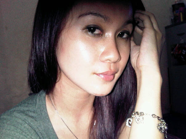 CEWEK FACEBOOK Sexinya Bibir Tante Ezza