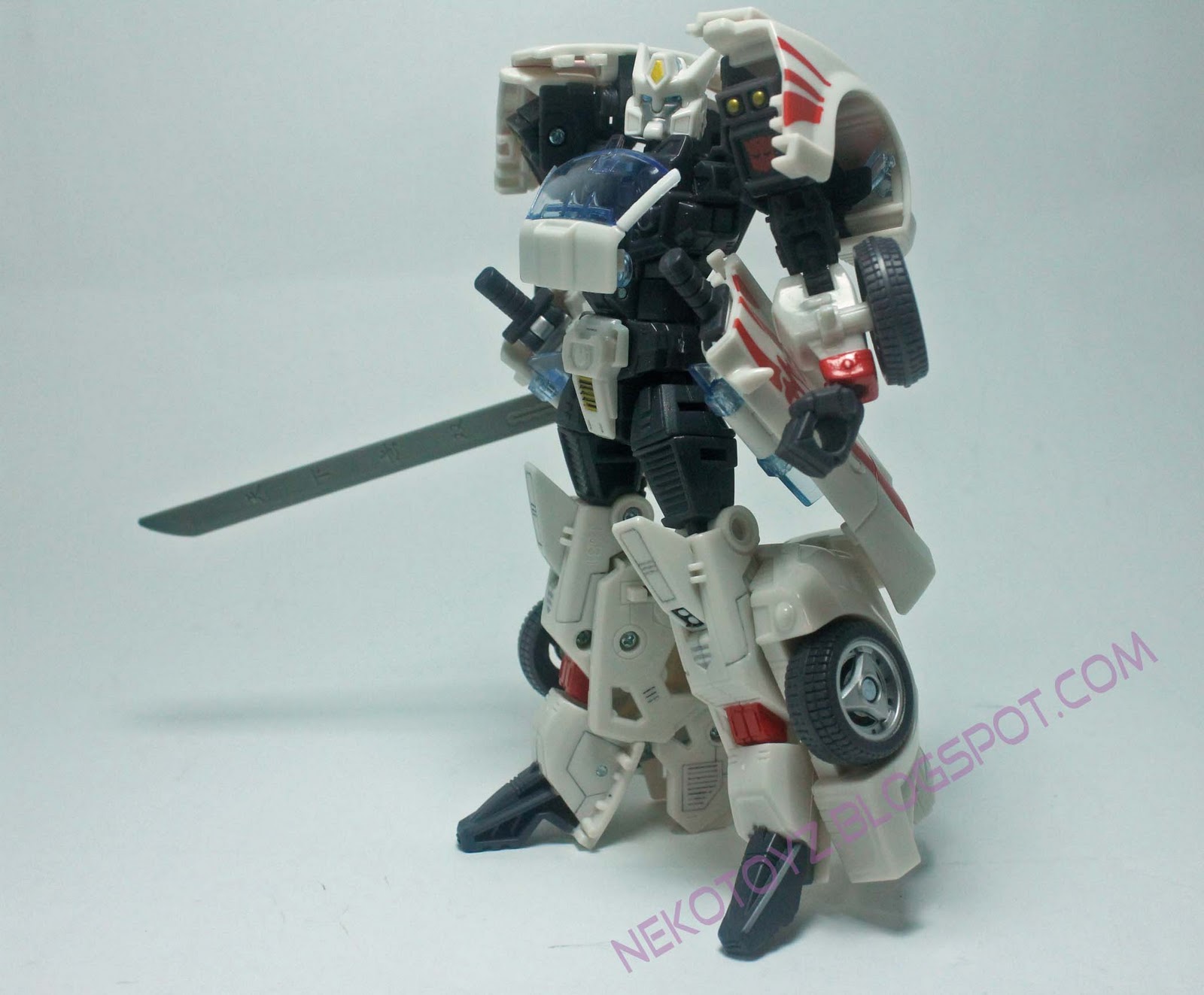 Neko Toyz: Transformers Generations Autobot Drift Mini Review