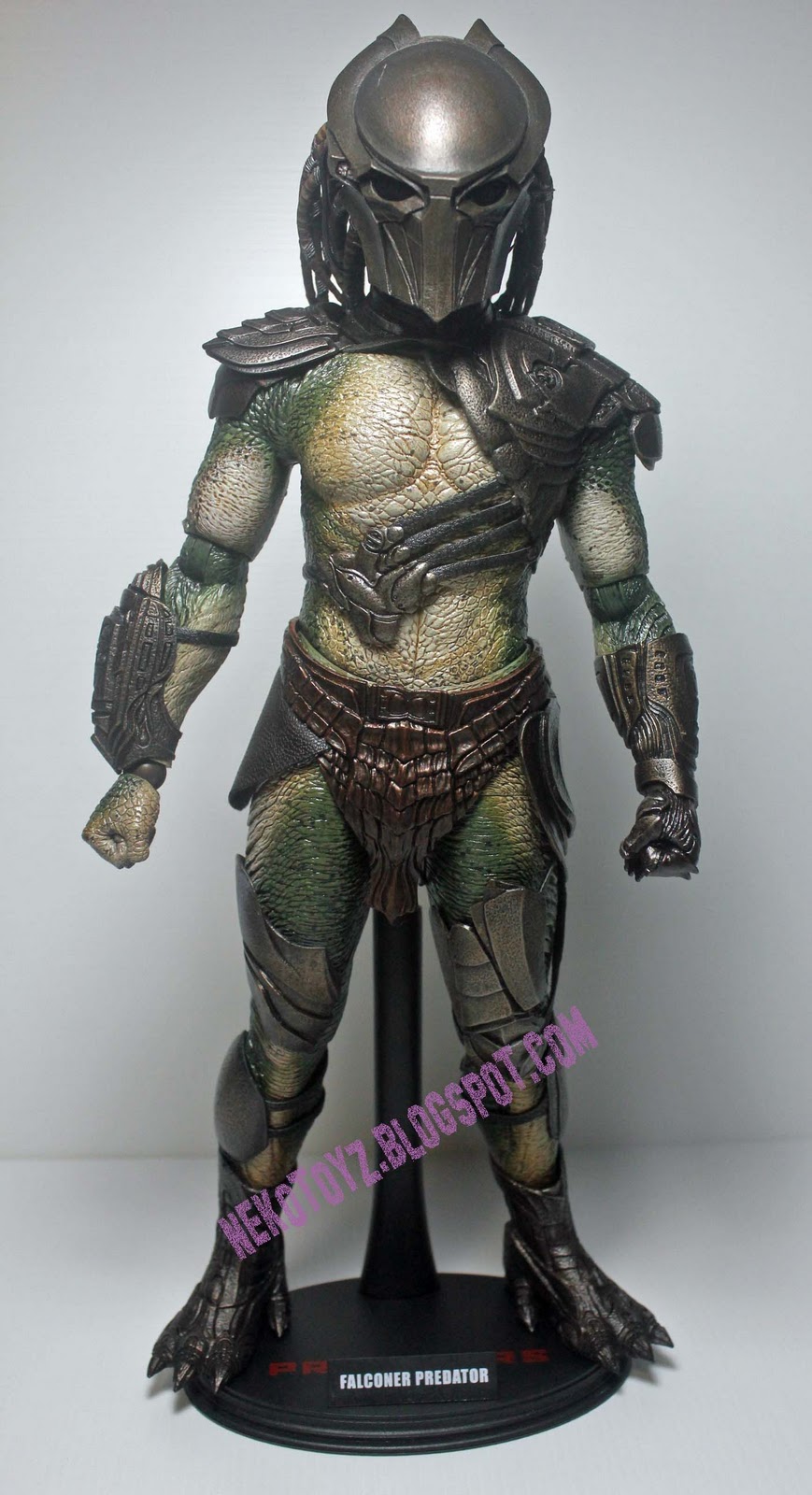 Neko Toyz: Hot Toys MMS 137 1/6 Falconer Predator Review