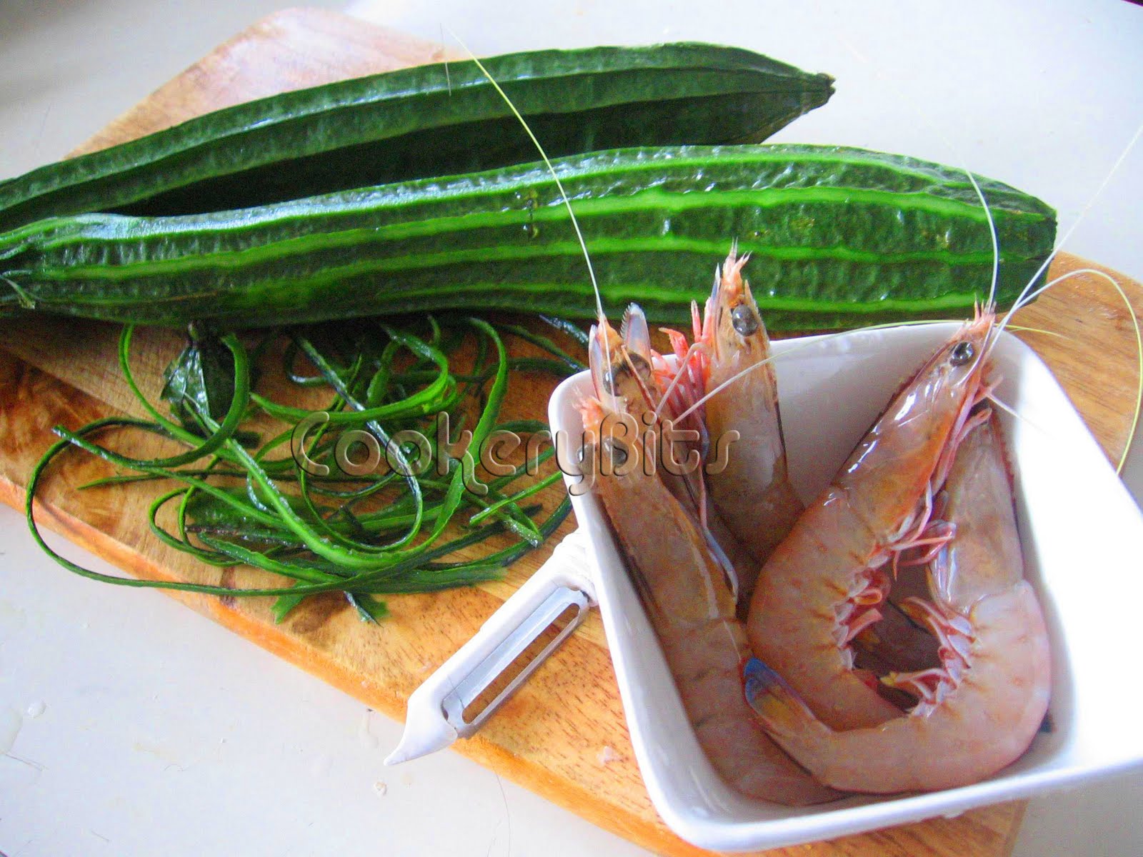 Cookery Bits: Chemmen peechinga ularthu – Sinqua and prawn fry