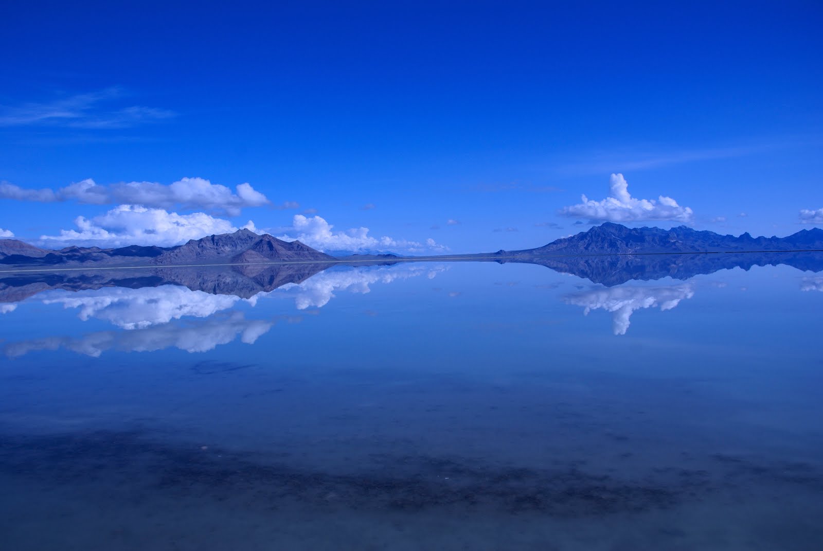 Great Salt Flats after a rain : r/EarthPorn