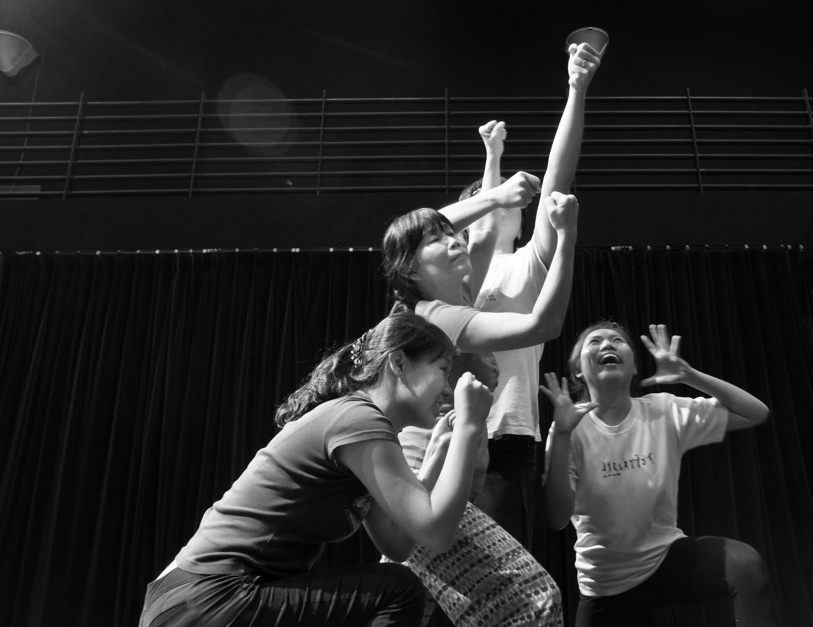 Create-teeth(Creative)-Buzz: mORPm- Physical Theatre @ NIE 6th Dec10