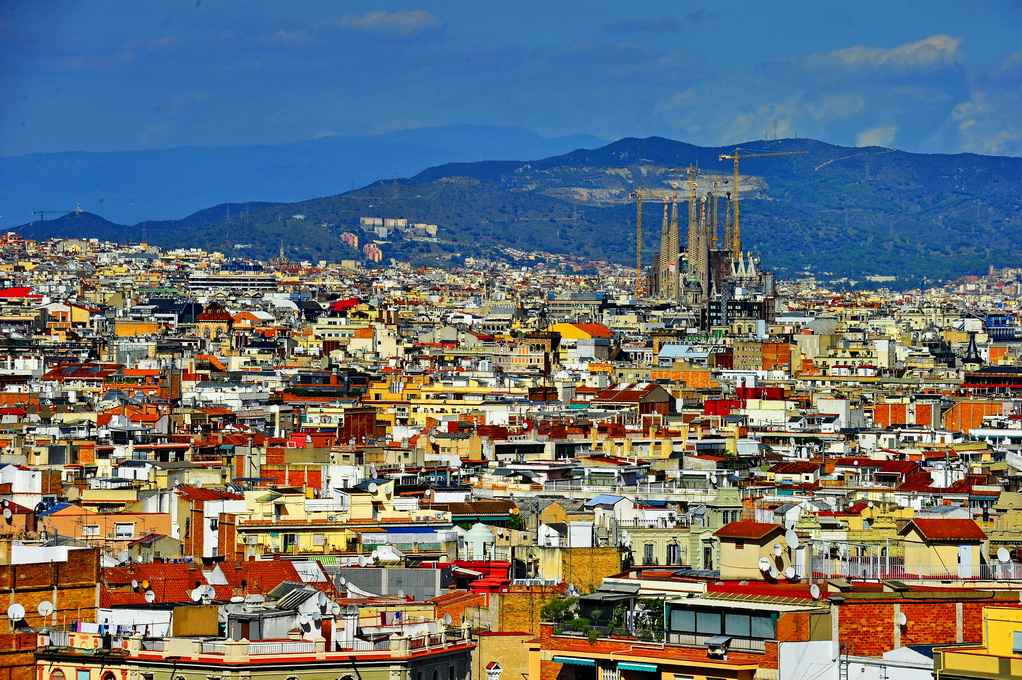 Traveling Wayne's World: Barcelona by Bus (2 Days in the Catalonian ...