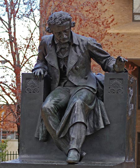 Grim Reviews: The Edgar Allan Poe Statue