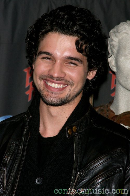 YOURS CUTEE: Steven Strait
