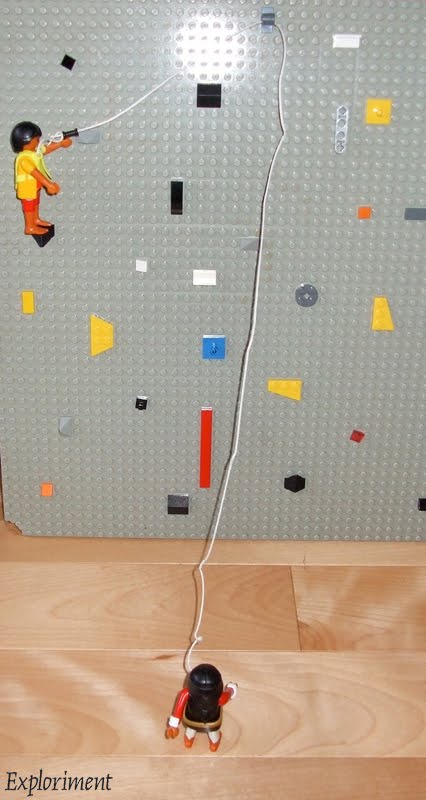 Exploriment: Lego – Climbing Wall