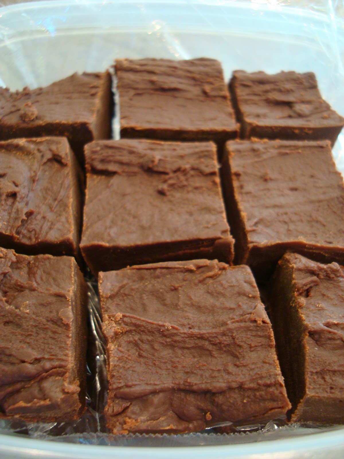 Chocolate Peanut Butter Fudge - Averie Cooks