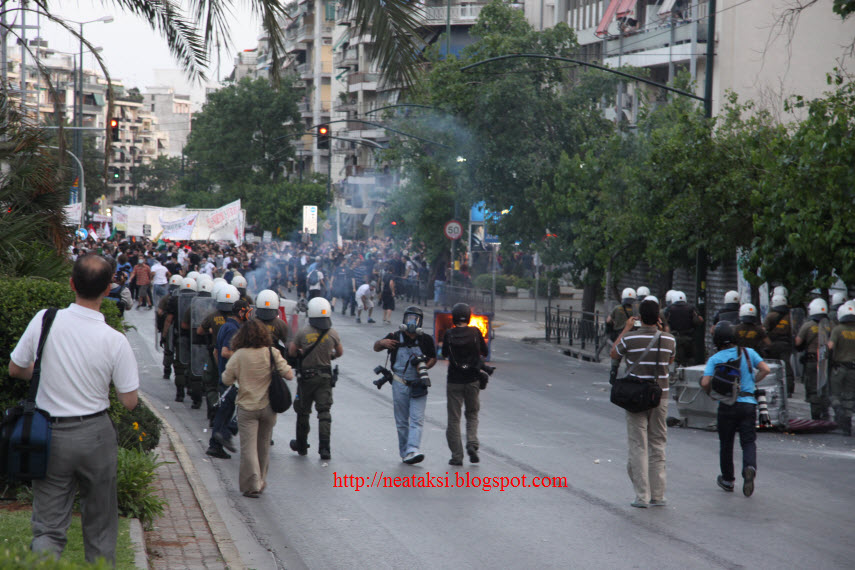 ΝΕΑ ΕΠΟΧΗ: ΒΙΝΤΕΟ ΑΠΟ ΤΗΝ ΣΥΓΚΕΝΤΡΩΣΗ ΔΙΑΜΑΡΤΥΡΙΑΣ ΕΞΩ ΑΠΟ ΤΗΝ ...
