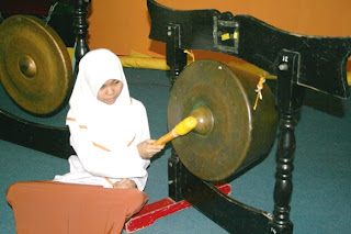 Unique things in Brunei: Sounds of Brunei: Gulingtangan
