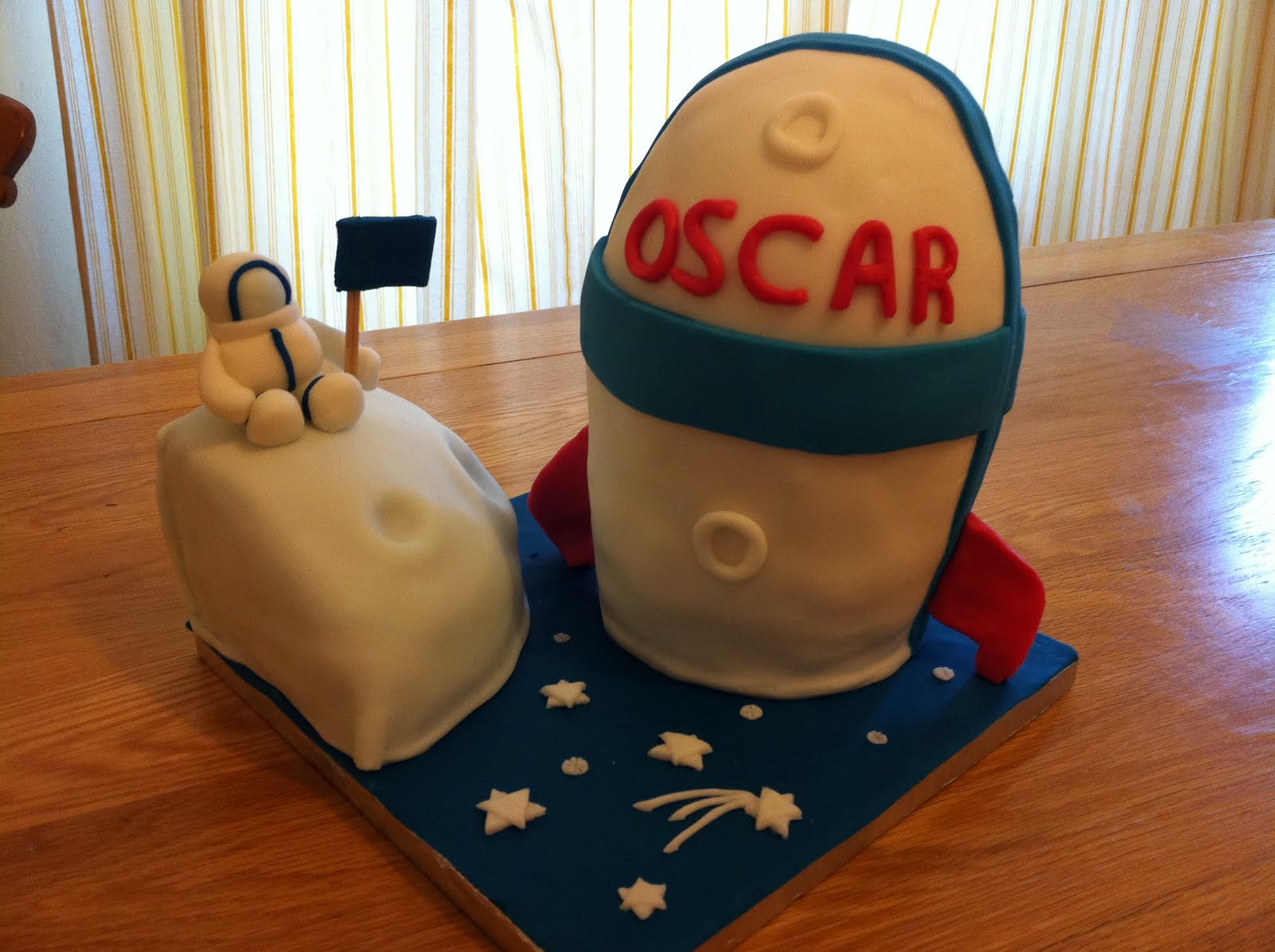Bex Megan Blog: Rocket, Moon and Astronaut Space Themed Cake