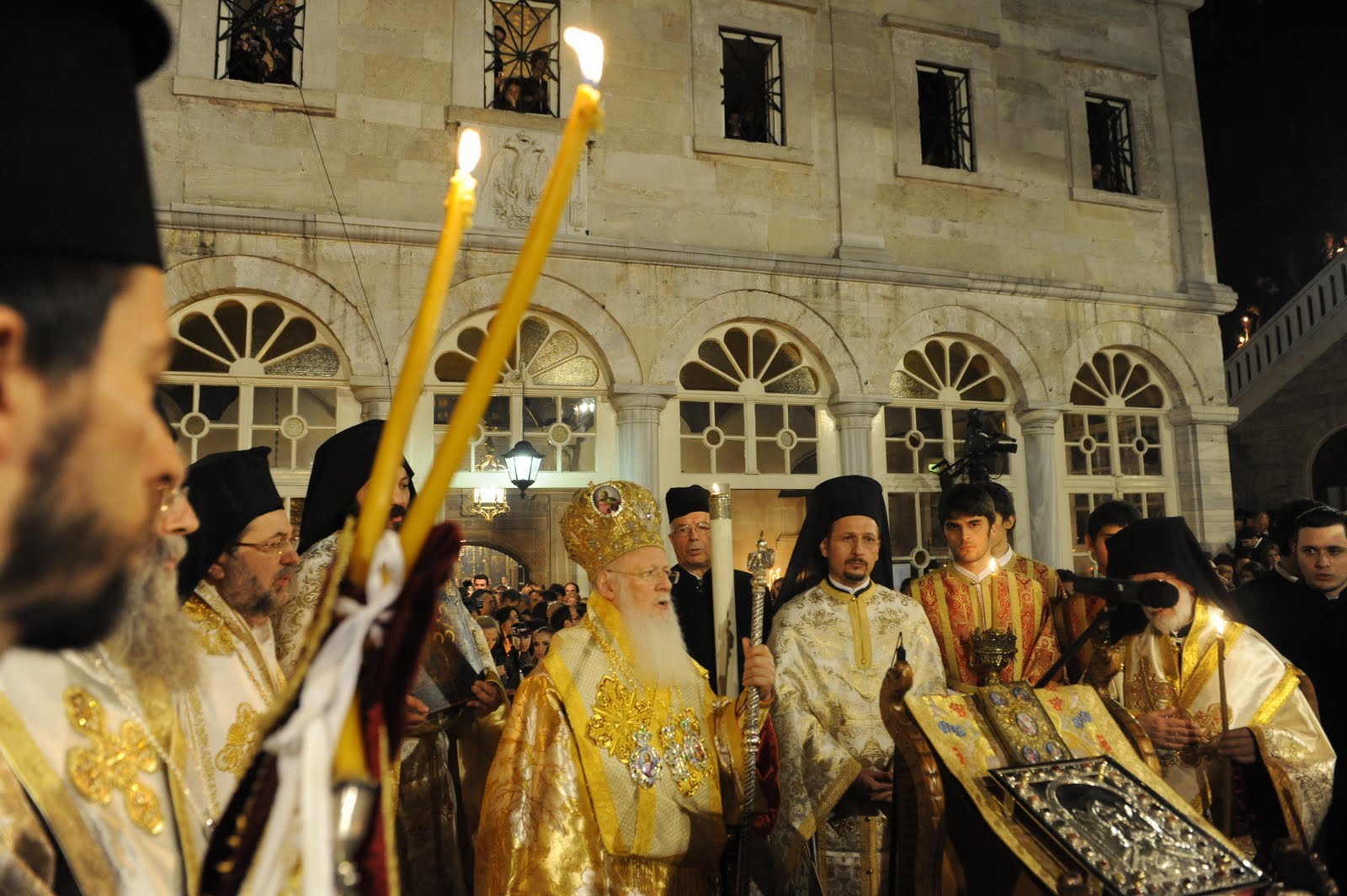 ΦΩΣ ΦΑΝΑΡΙΟΥ: ΑΝΑΣΤΑΣΗ ΣΤΟ ΦΑΝΑΡΙ ΠΟΥ ΧΩΡΑΕΙ ΟΛΗ ΤΗΝ ΟΙΚΟΥΜΕΝΗ