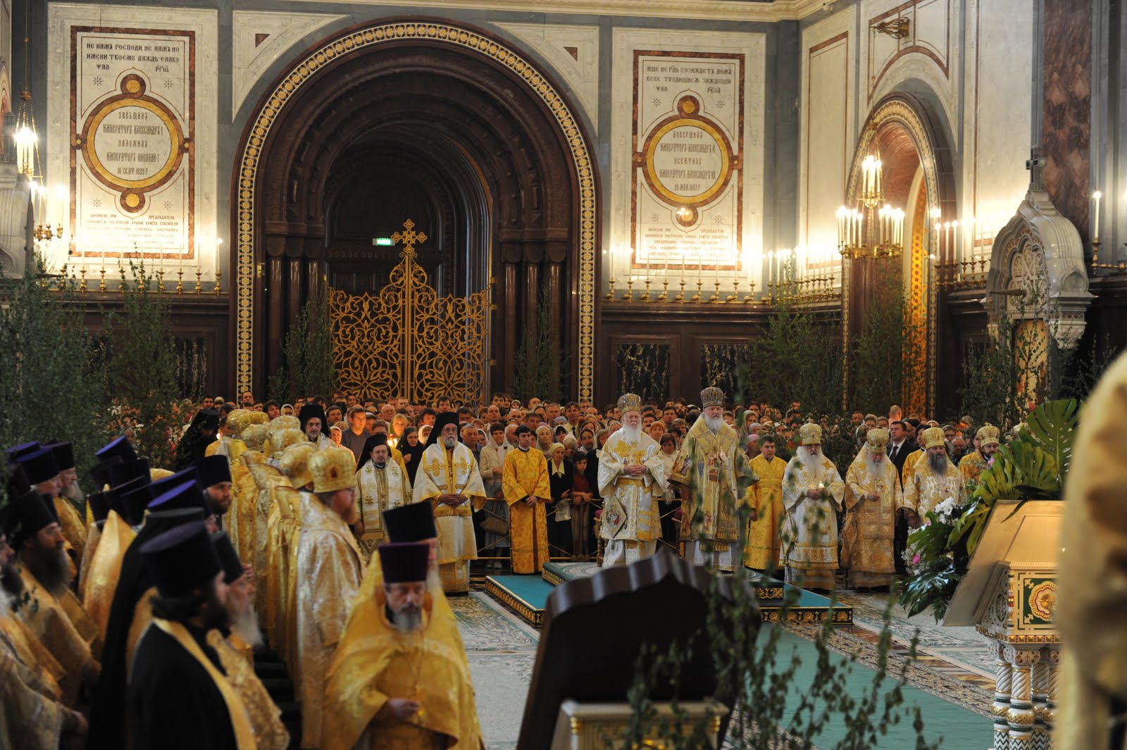 ΦΩΣ ΦΑΝΑΡΙΟΥ: ΠΑΤΡΙΑΡΧΙΚΟ ΣΥΛΛΕΙΤΟΥΡΓΟ ΣΤΟ ΝΑΟ ΤΟΥ ΣΩΤΗΡΟΣ ΣΤΗ ΜΟΣΧΑ