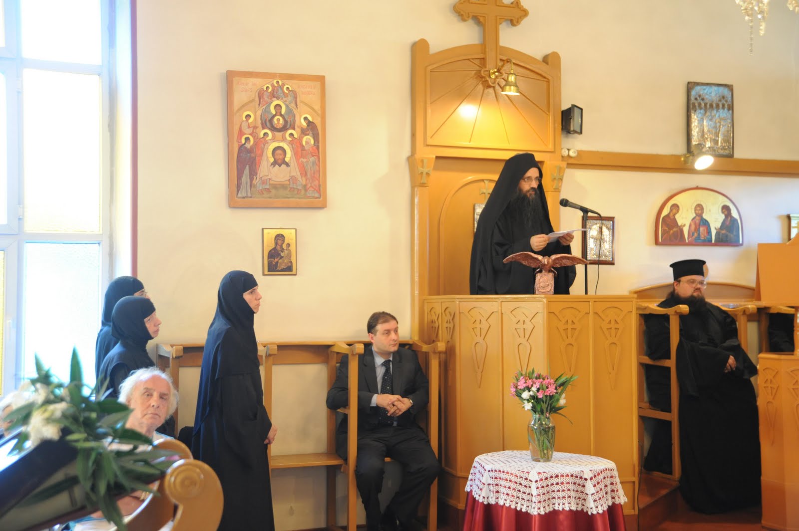 ΦΩΣ ΦΑΝΑΡΙΟΥ: Ο ΠΑΤΡΙΑΡΧΗΣ ΕΝΙΣΧΥΣΕ ΜΕ ΤΗΝ ΠΑΡΟΥΣΙΑ ΤΟΥ ΤΟΥΣ ΤΡΟΦΙΜΟΥΣ ...