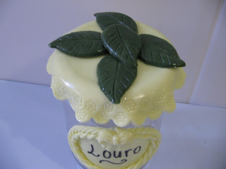 Amor de Biscuit: Pote para guardar folhas de louro.