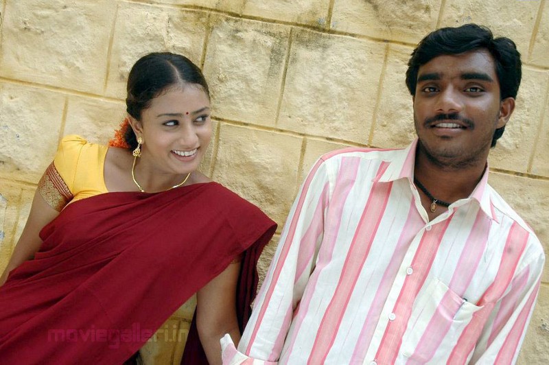 Newstillsindia: Arumbu Meesai Kurumbu Paarvai Stills, Photo Gallery