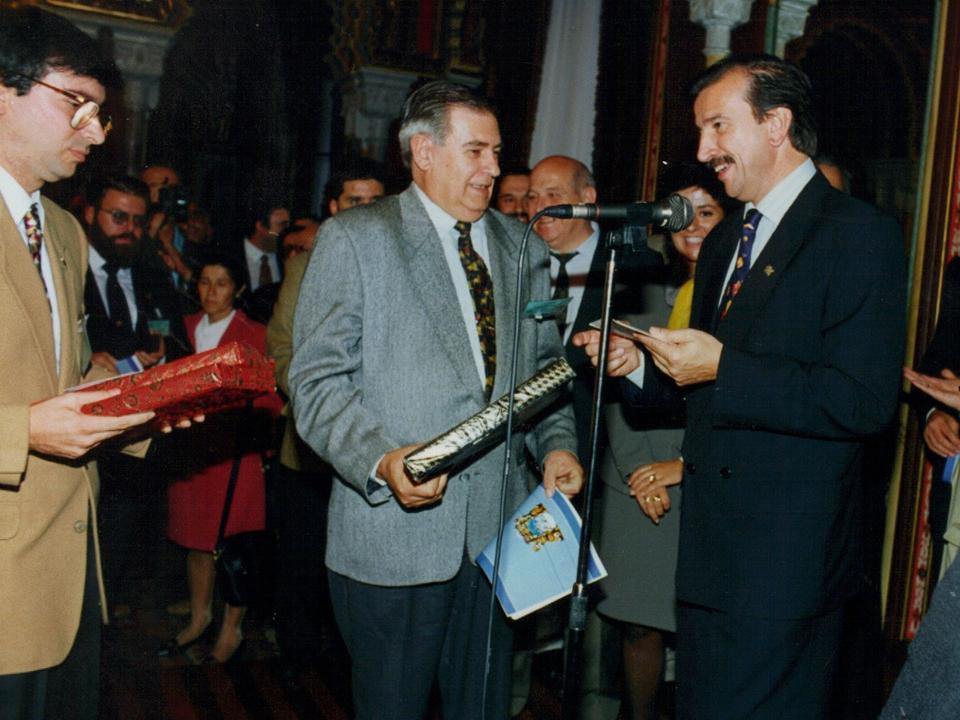 EL NUEVO BLOG DE EOS: SEMANASANTEROS ESCRIBEN SOBRE EL PRESIDENTE ...