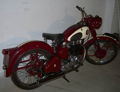 Custom Modifications: 1954 BSA C11G @Motorcycle