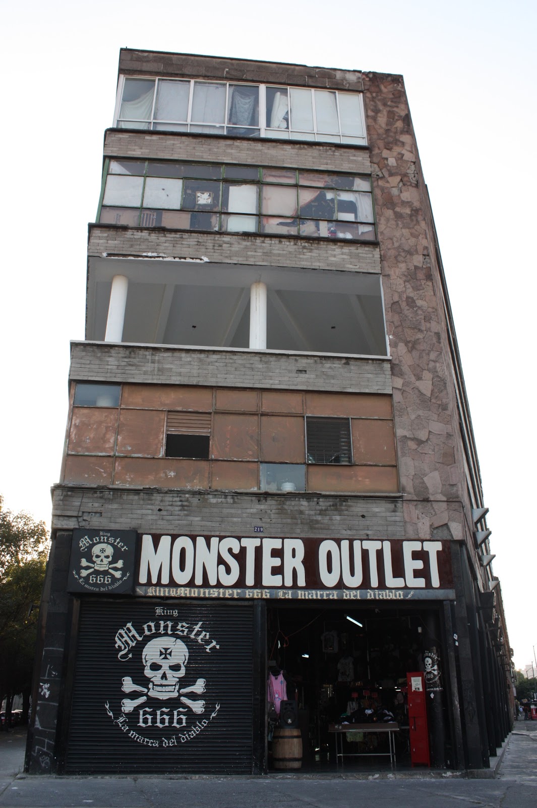 MONSTER: OUTLET KING MONSTER