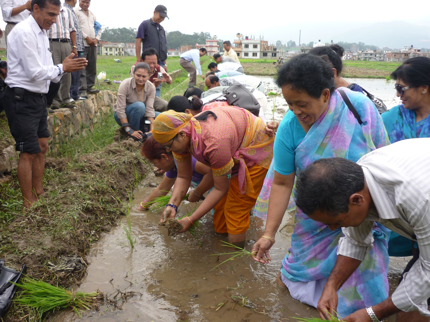 युग आह्वान दैनिक (YUG AAHWAN DAILY): हो हो काले हो हो....... हो हो माले ...