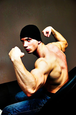 Favorite Hunks & Other Things: Favorite Chest of the Day: Kamil Bak