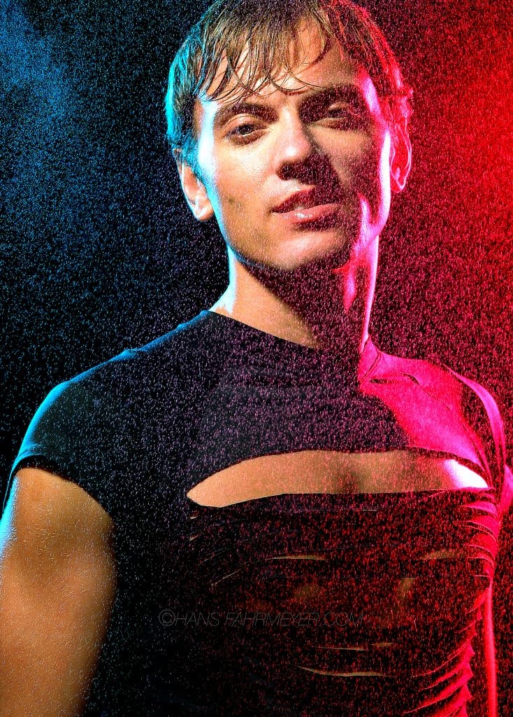 Favorite Hunks & Other Things: Pic Series of the Day: 'Dust Of Water ...