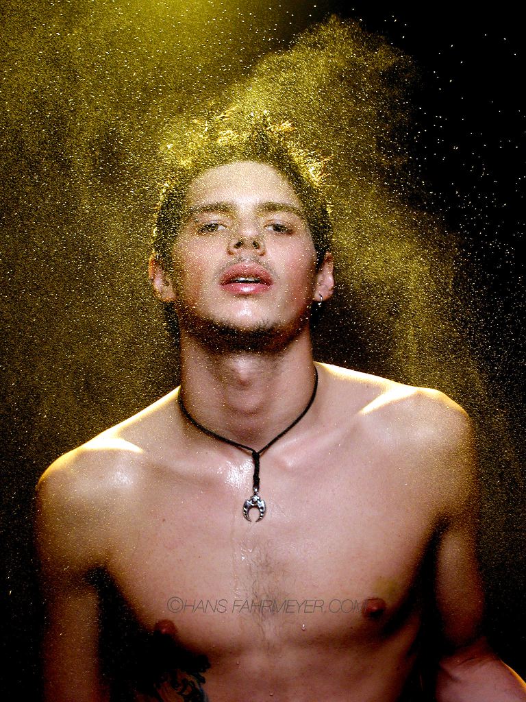 Favorite Hunks & Other Things: Pic Series of the Day: 'Dust Of Water ...