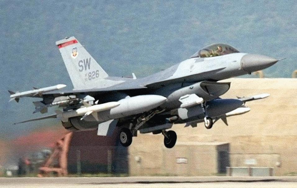 WEAPONS TECHNOLOGY: GENERAL DYNAMICS F-16 FIGHTING FALCON