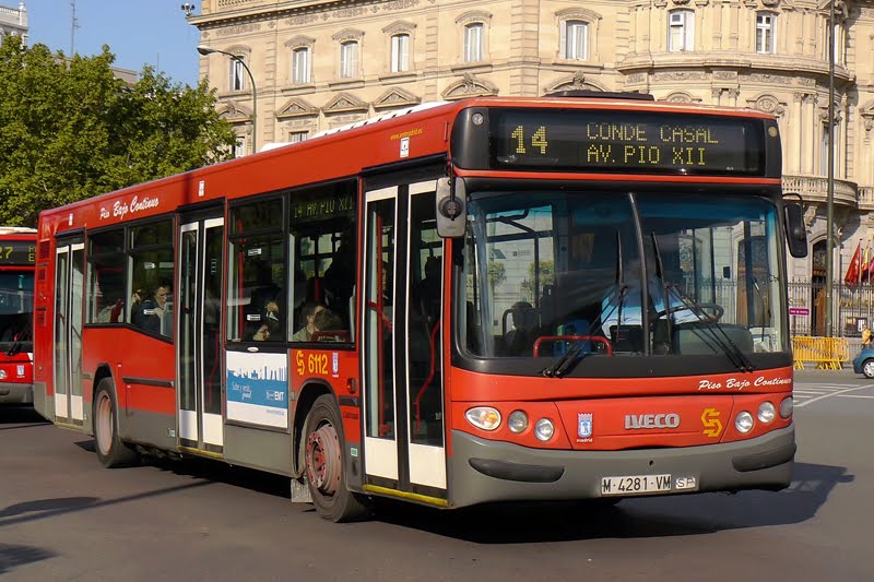 Fuencarral: Autobús rojo