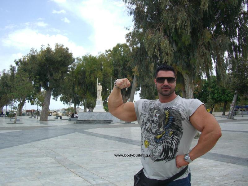 Muscle Lover: Greek bodybuilder Manolis Karamanlakis