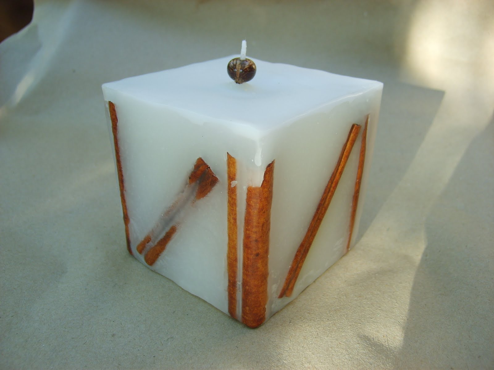 Essentiali: Velas Decoradas