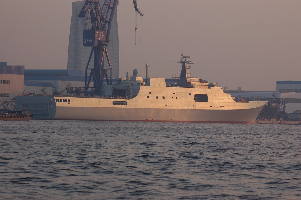 TUGU IRENG: TYPE 071 ( YUZHAO CLASS ) PEOPLE'S LIBERATION ARMY NAVY