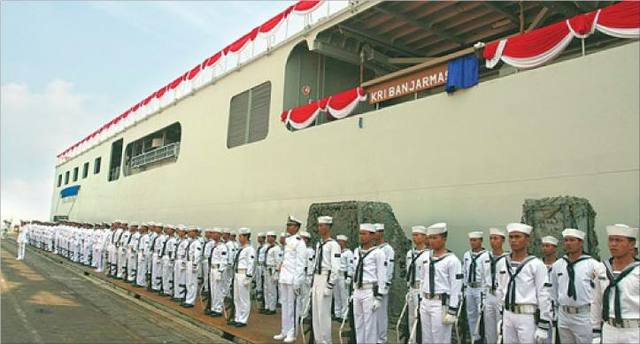 TUGU IRENG: MAKASSAR CLASS LPD TNI ANGKATAN LAUT