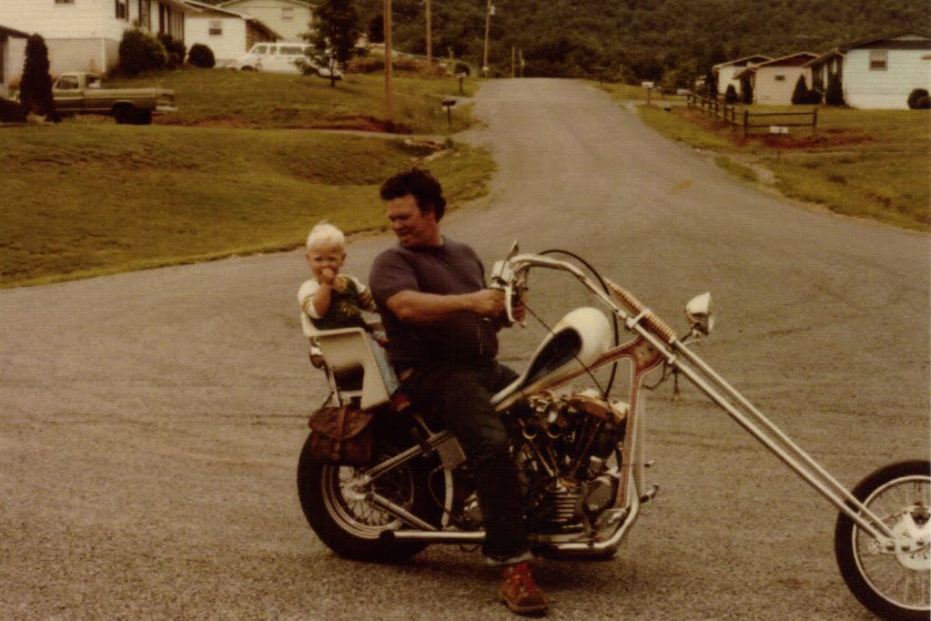 LOVE CYCLES: Car seats on choppers true love!!!