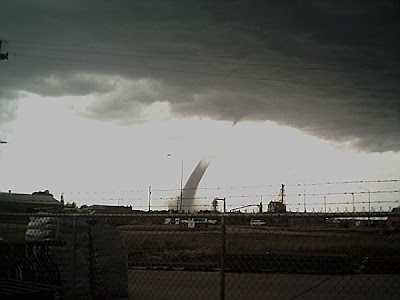 Somethin Wonderful: Swirling Non-Supercell Tornadoes in Pictures
