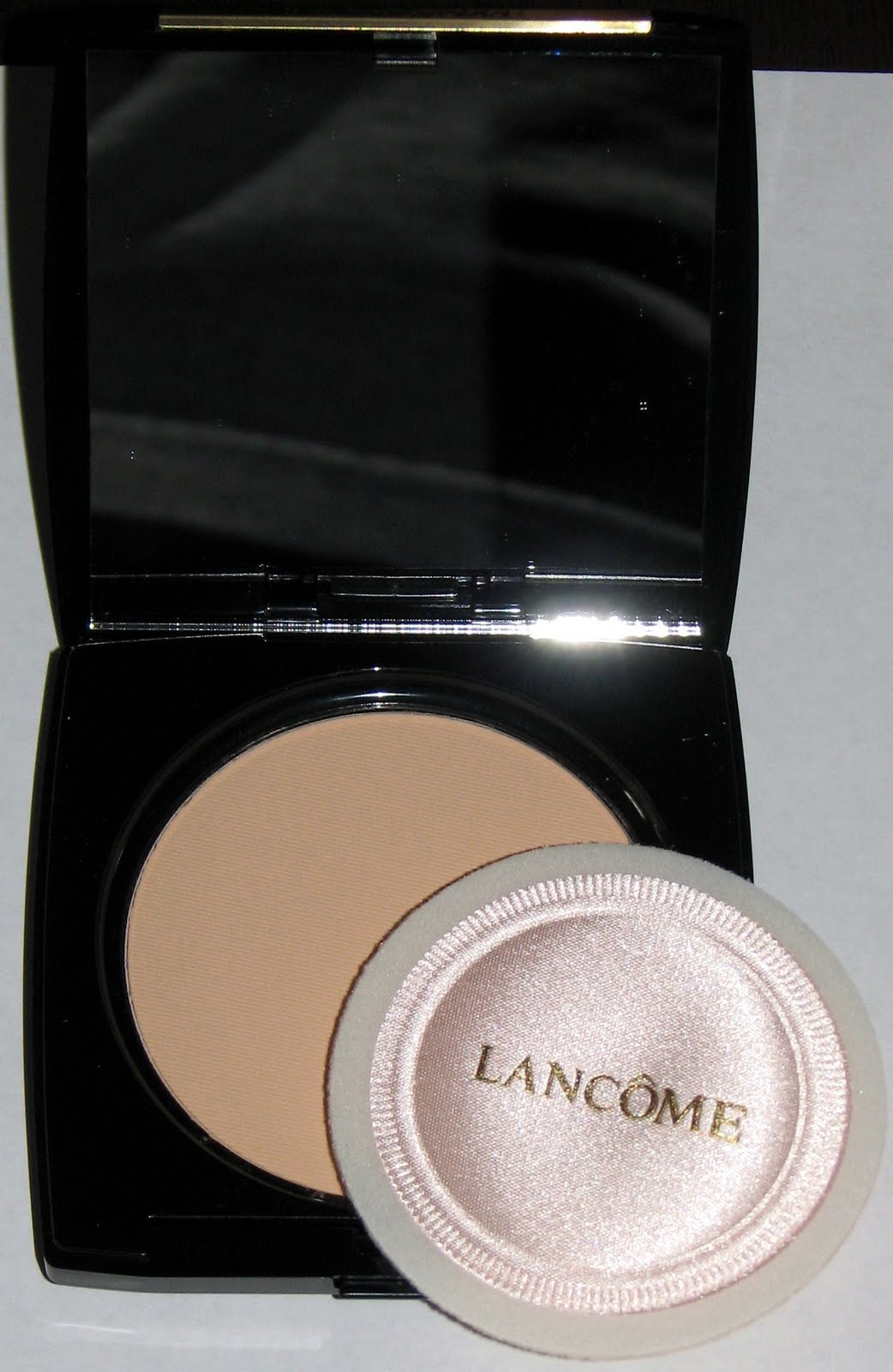 Spotlight on Lancome Dual Finish Powder - Blushing Noir