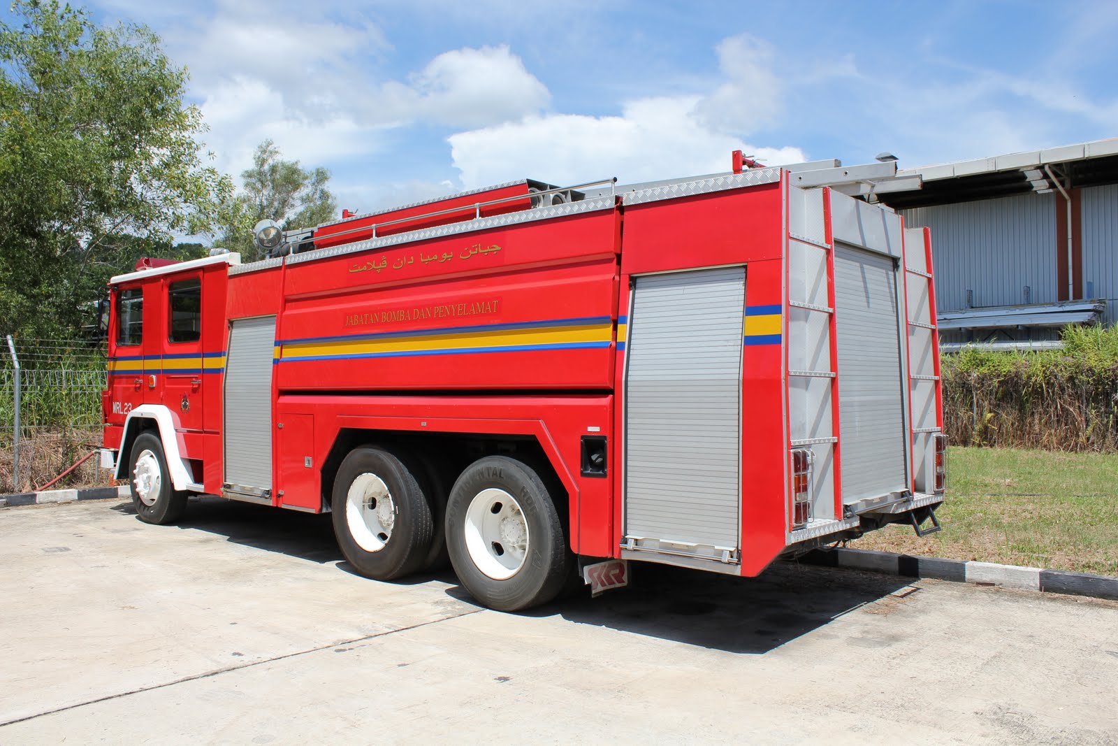 Brunei Fire&Rescue Department Appliances: Dennis DFD / SK Fire Water ...