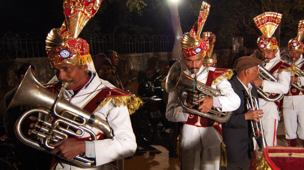 कुश की कलम: बा'रा'त निकली है... तो दूर तलक जायेगी...