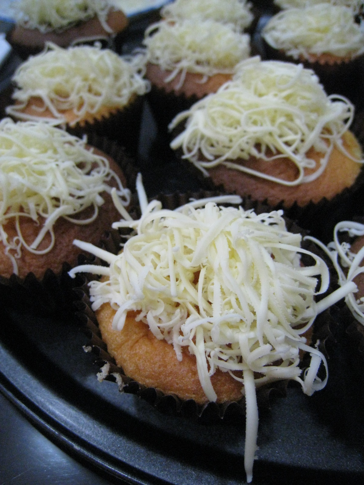 The BakeHouse: Mamon - a very popular Filipino sponge cake