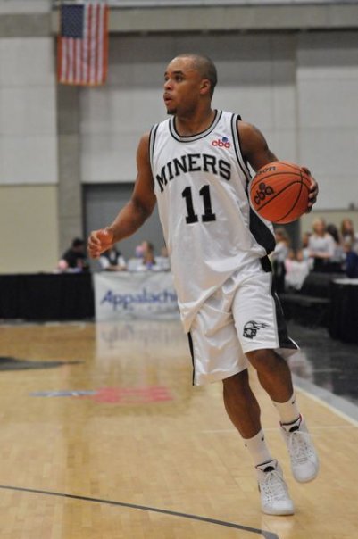 The Hoop: Un Atletica signed Mike Crain