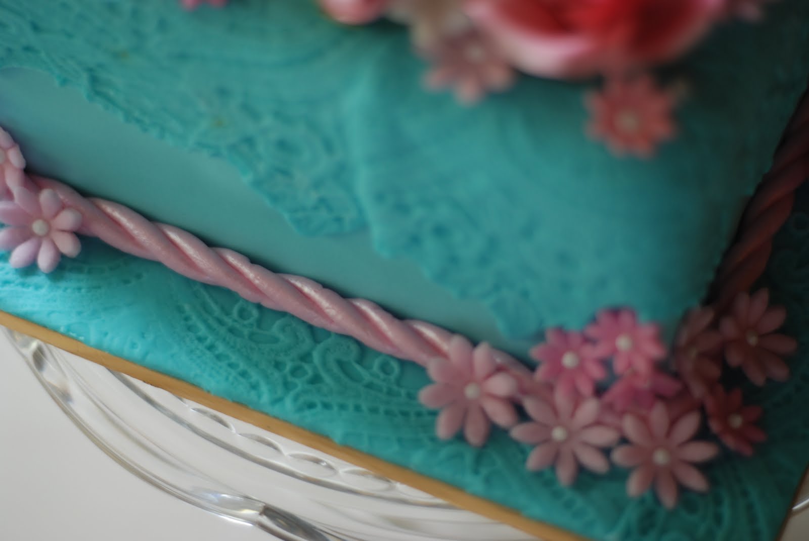 Cupcakes Confetti: Turquoise & Pink Hantaran cake 7x7 by Suriani