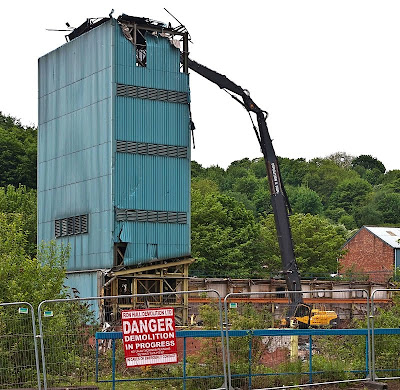 rotherham business news: News: Ron Hull removes landmark tower