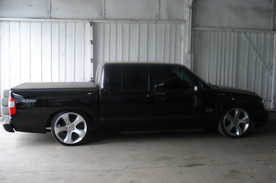 Planeta Automotivo: Chevrolet S10 preta Cabine dupla rebaixada