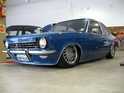 Planeta Automotivo: Um lindo Chevette Azul Tuning socado no chão