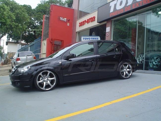 Planeta Automotivo: Novo Vectra GT preto com roda Esportiva