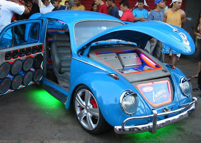 Planeta Automotivo: Um VW Fusca azul com muito som Automotivo