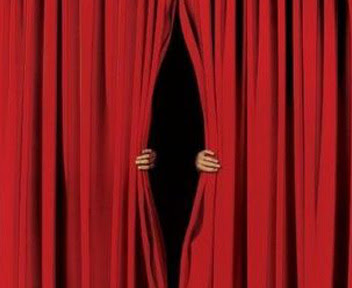 PASOS ADELANTE: Se abre el telón.....