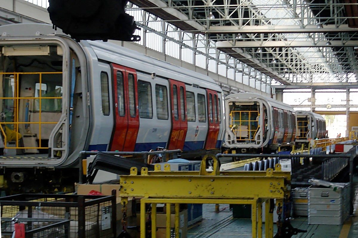 The Circle of London : Rare S Stock moment!