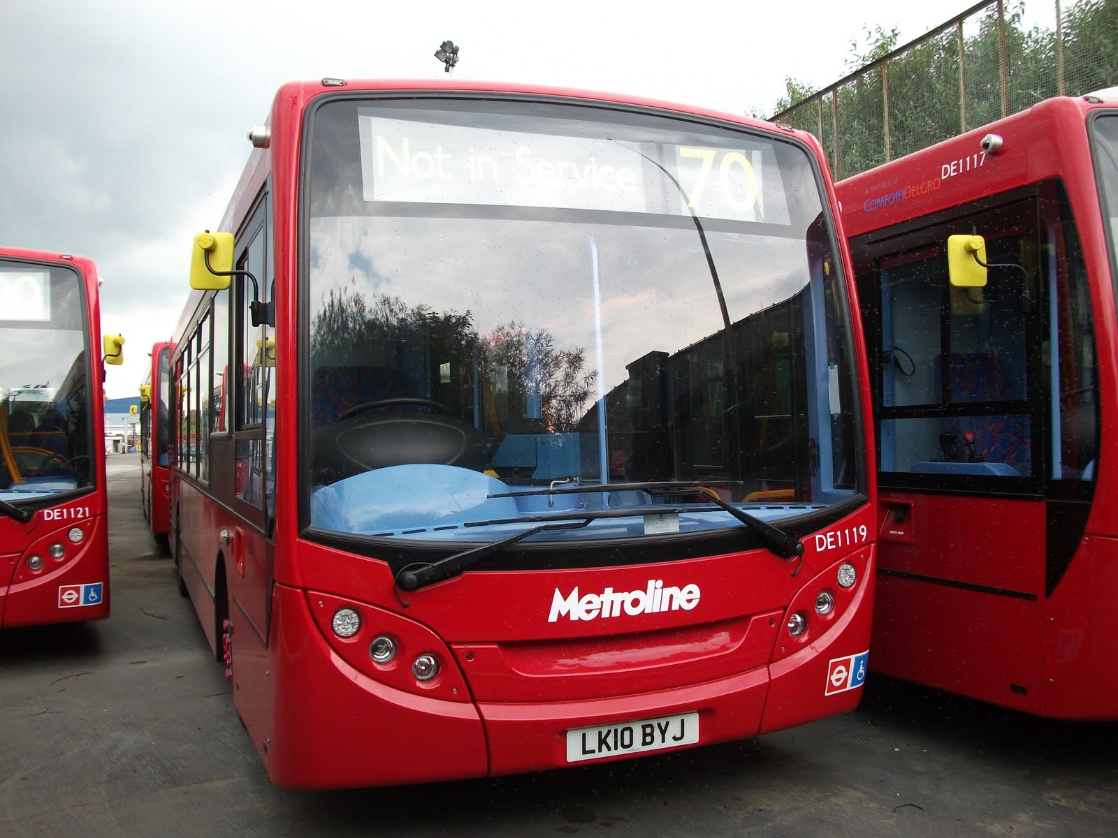 The Circle of London : Metroline Perivale East....[PV] New Metroline DEs
