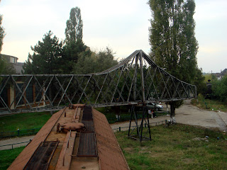 POST-INDUSTRIAL: triaj chitila